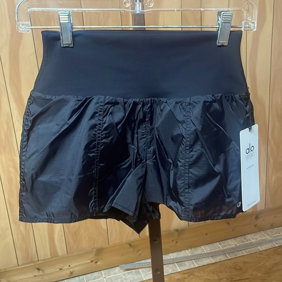 ALO Yoga | Shorts | Alo Yoga Circuit Short | Poshmark